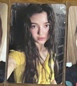 WTS newjeans hanni, minji, haerin, hyein, danielle weverse yearbook ...