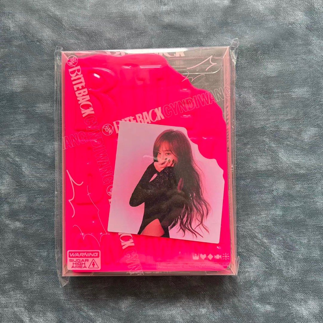 【預訂】王心凌 BITE BACK (SUGAR COOL版CD+寫真) 無簽名, 興趣及遊戲, 音樂、樂器 & 配件, 音樂與媒體 - CD 及 DVD - Carousell