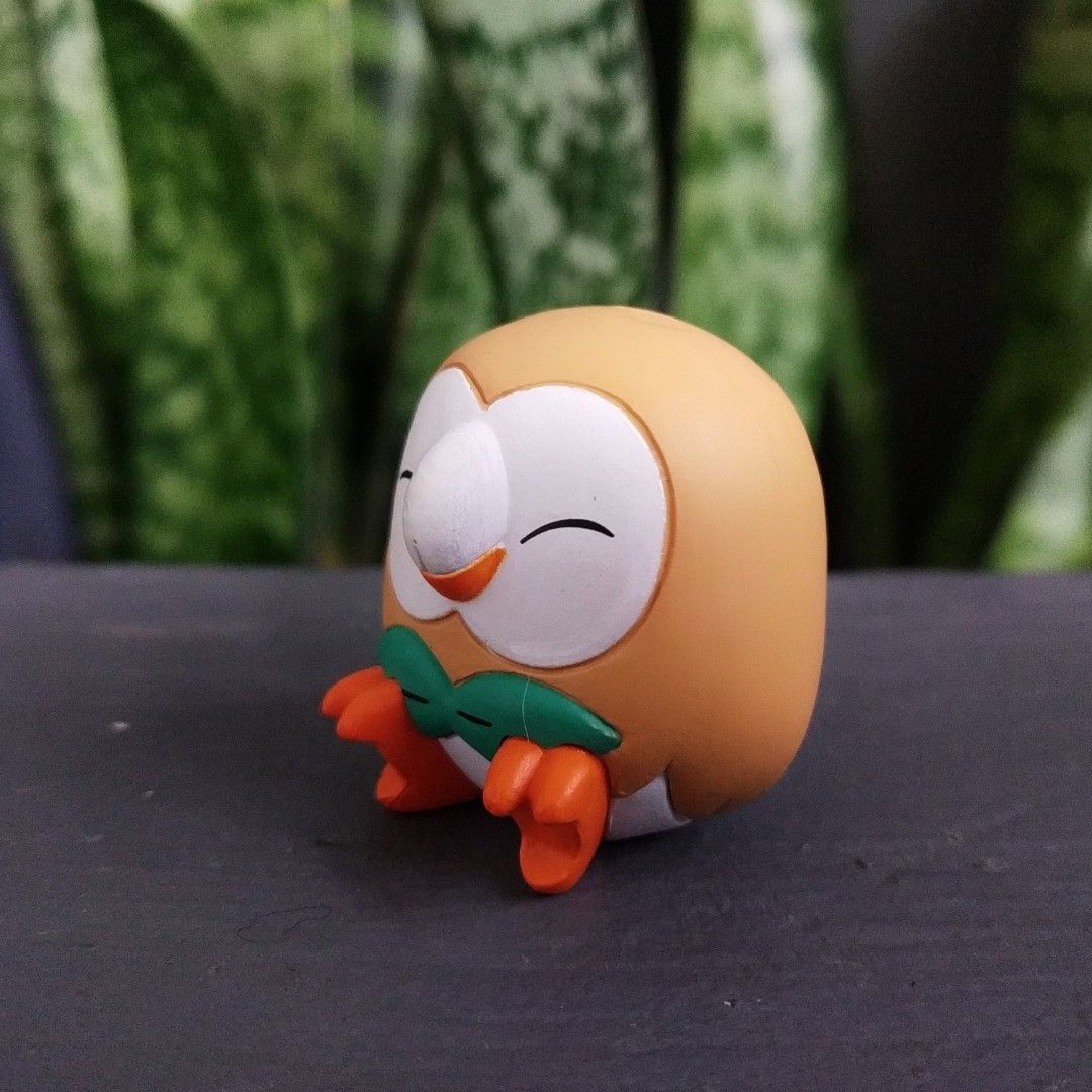 Figure pokemon rowlet original, Toys & Collectibles, Mainan di Carousell