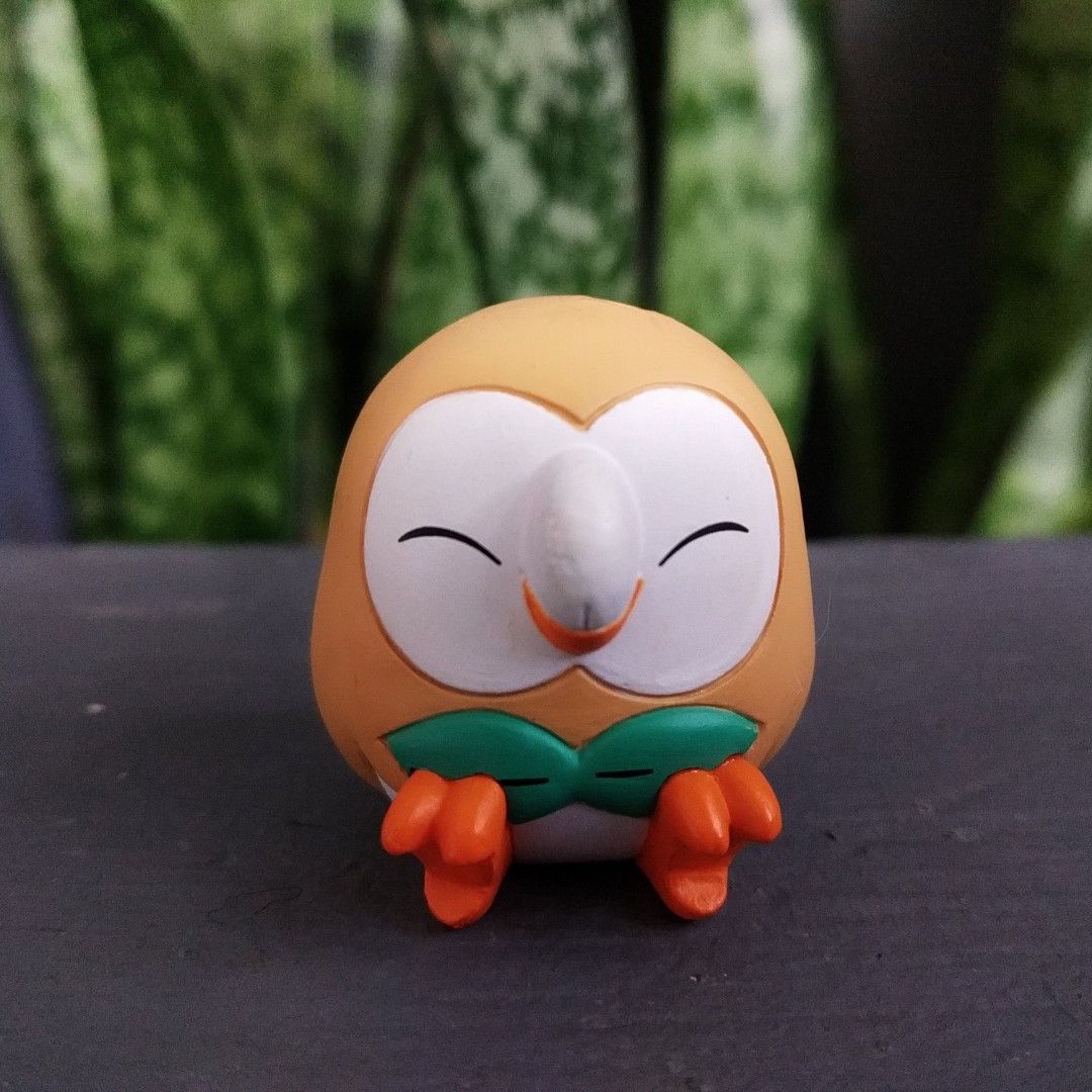 Figure pokemon rowlet original, Toys & Collectibles, Mainan di Carousell
