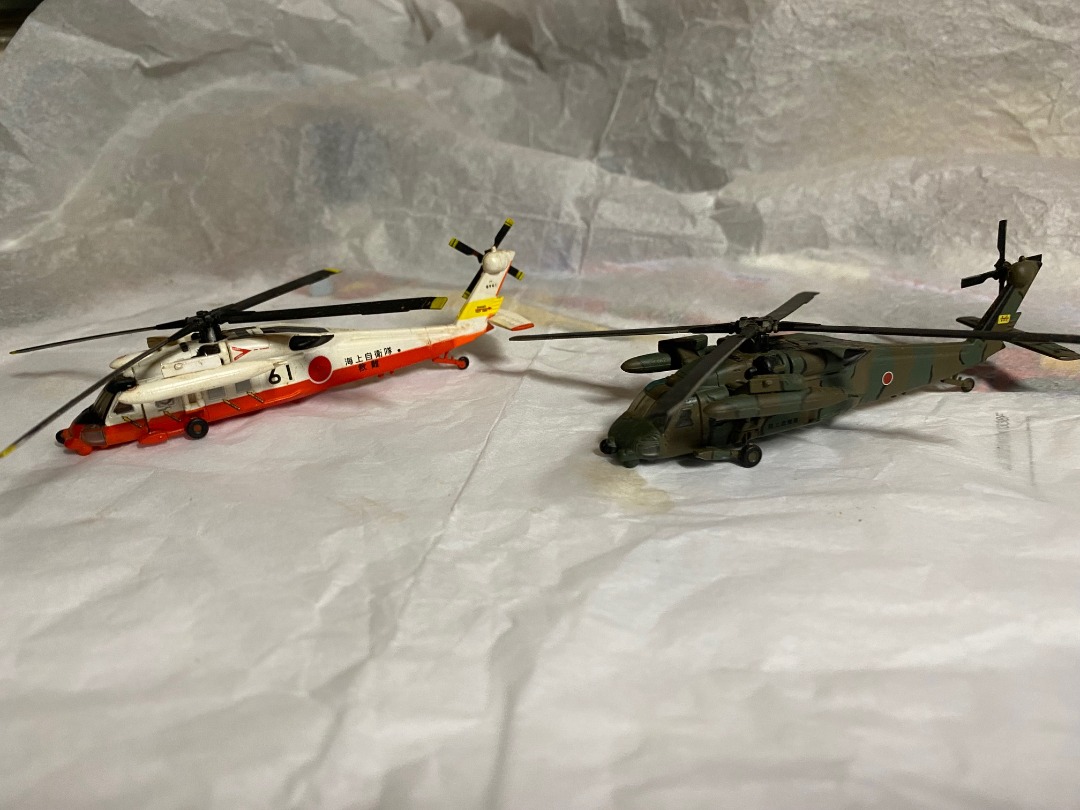 F-Toys: Heliborne Collection 3 - UH-60 (JSDF Sikorsky UH-60 Blackhawk / JGSDF Rescue UH-60 Black ...