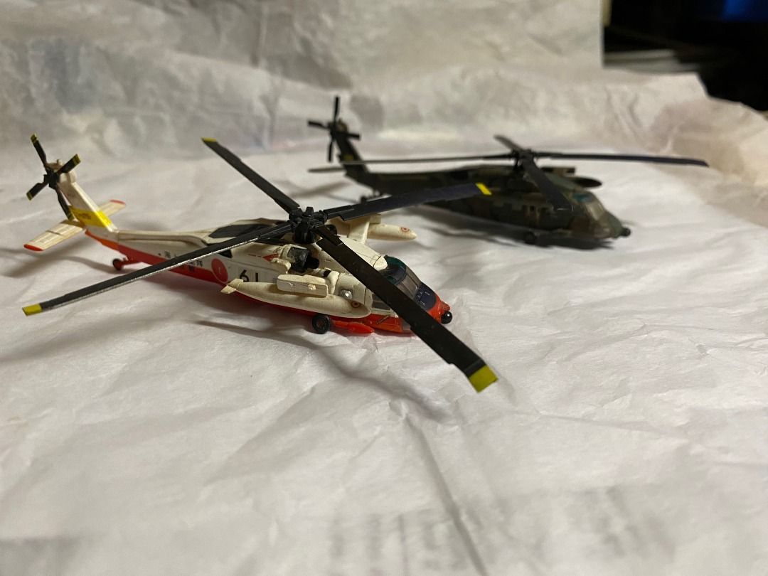 F-Toys: Heliborne Collection 3 - UH-60 (JSDF Sikorsky UH-60 Blackhawk / JGSDF Rescue UH-60 Black ...