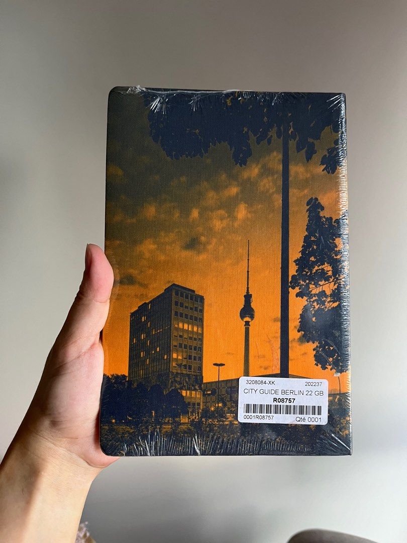 LV City Guide Berlin, Hobbies & Toys, Books & Magazines, Fiction & Non ...