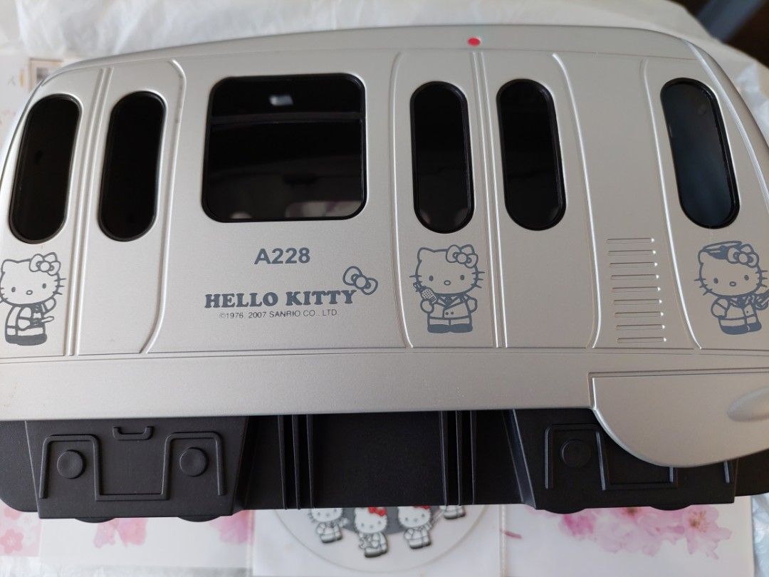 Hello Kitty x MTR 列車, 興趣及遊戲, 玩具 & 遊戲類 - Carousell