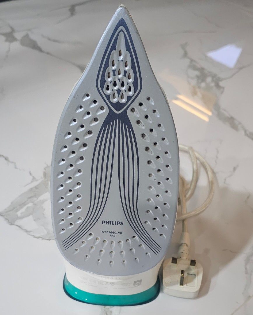 PHILIP Steam Iron, TV & Home Appliances, Irons & Steamers on Carousell