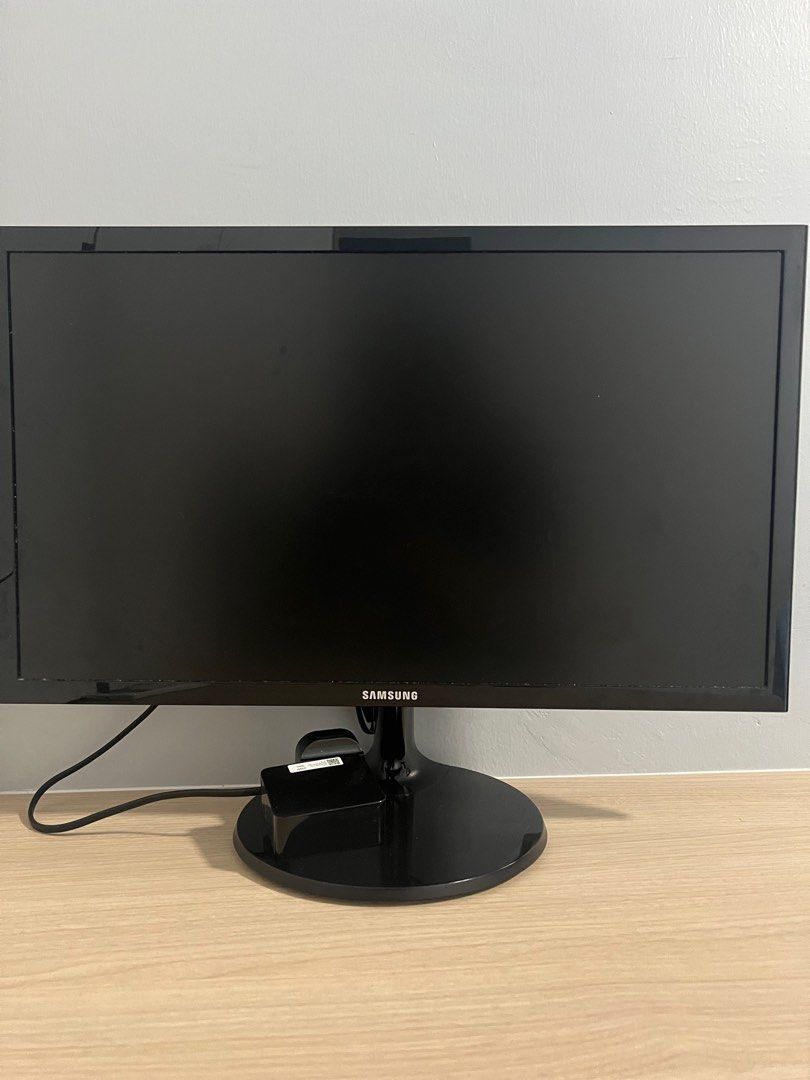 Samsung 21.5 inch Monitor, Computers & Tech, Desktops on Carousell