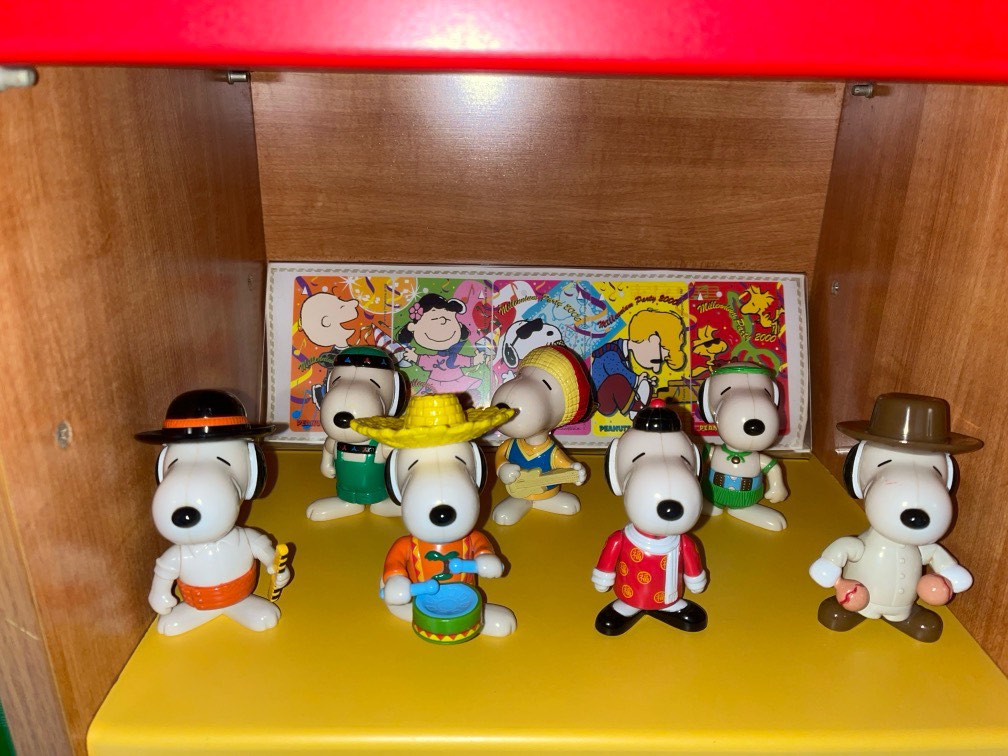 Snoopy figurines and special edition MRT tickets (1999-2000), Hobbies ...
