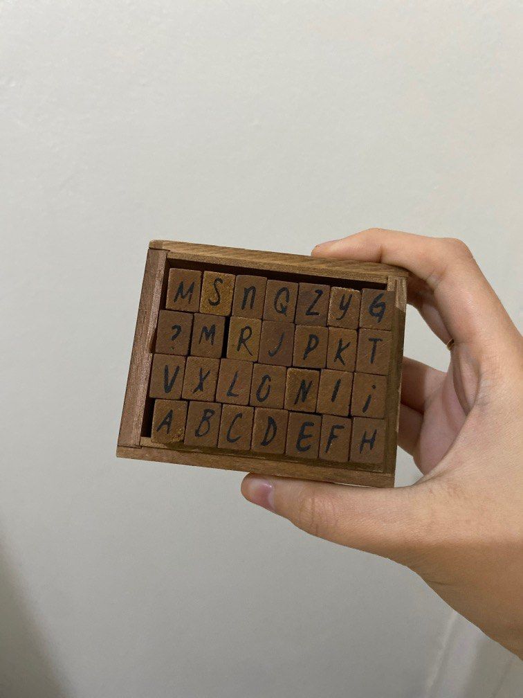 Stamps / Cap Alphabet Huruf, Antik, Filateli di Carousell