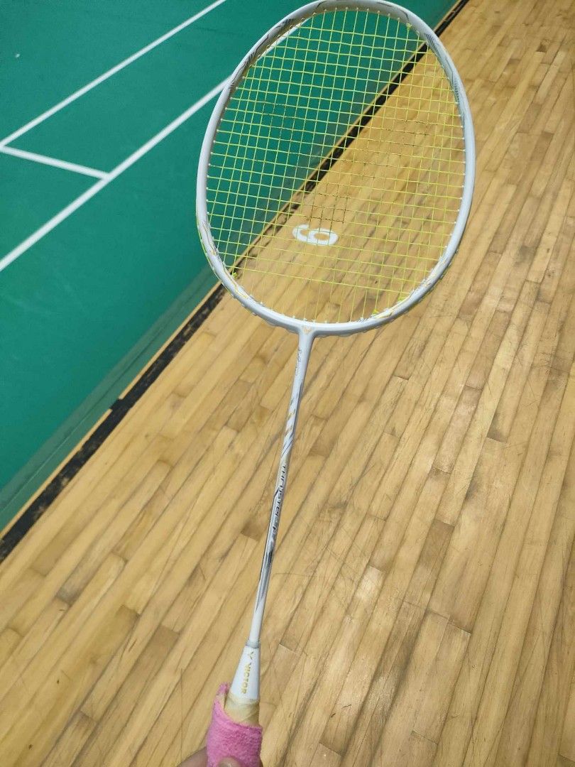 Victor thruster f claw, Sports Equipment, Sports & Games, Racket & Ball ...