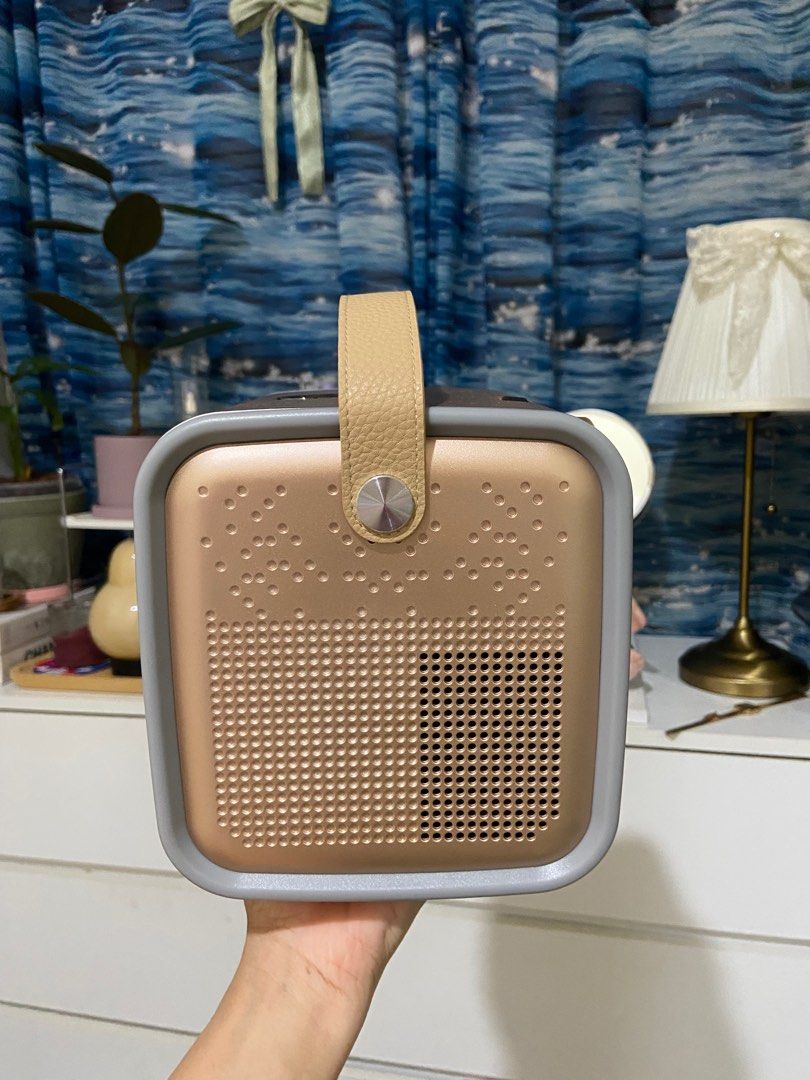 Vio smart projector, TV & Home Appliances, TV & Entertainment, Projectors on Carousell