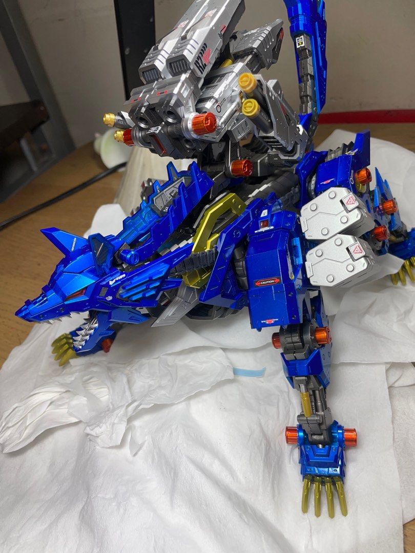 Commissioned build - HMM ZoIDS Koniq Wolf heavy arms custom painted ...