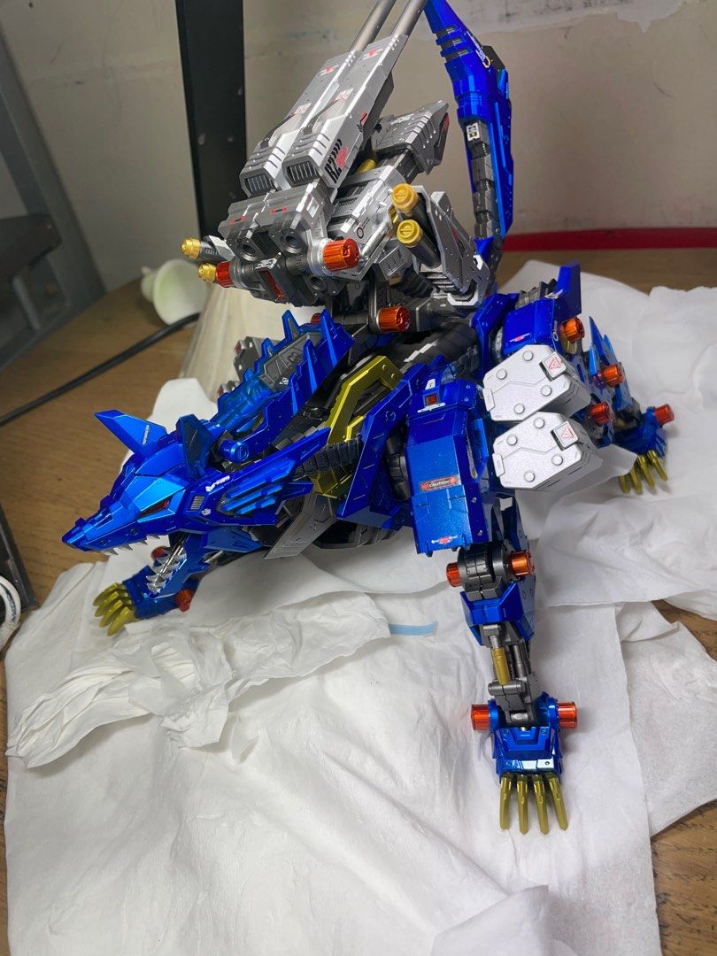 Commissioned build - HMM ZoIDS Koniq Wolf heavy arms custom painted ...