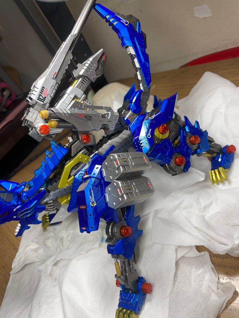 Commissioned build - HMM ZoIDS Koniq Wolf heavy arms custom painted ...