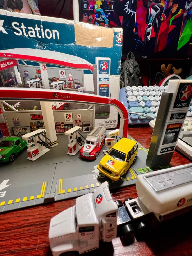Daron Caltex Gas Station Toy Car Playset, Hobbies & Toys, Toys & Games ...
