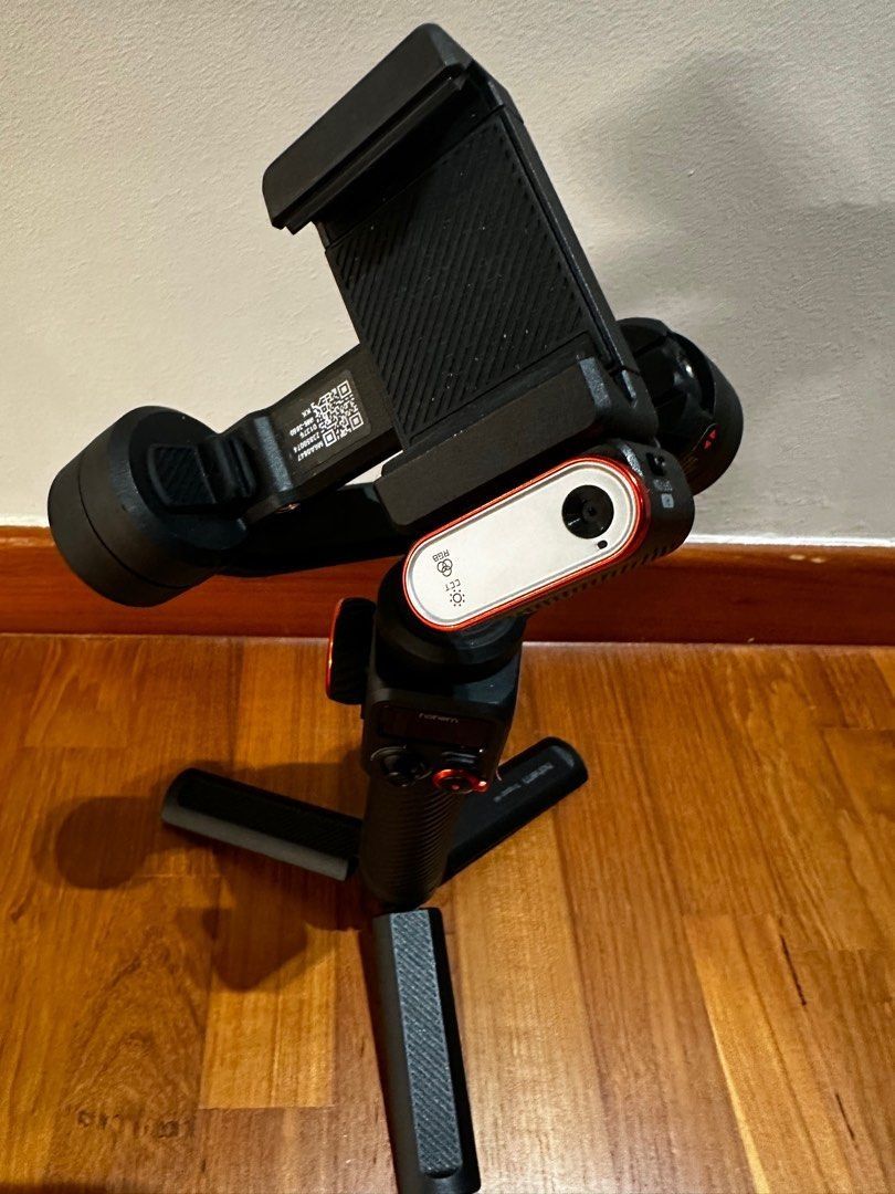 Hohem isteady m6 with fill light, Photography, Photography Accessories ...