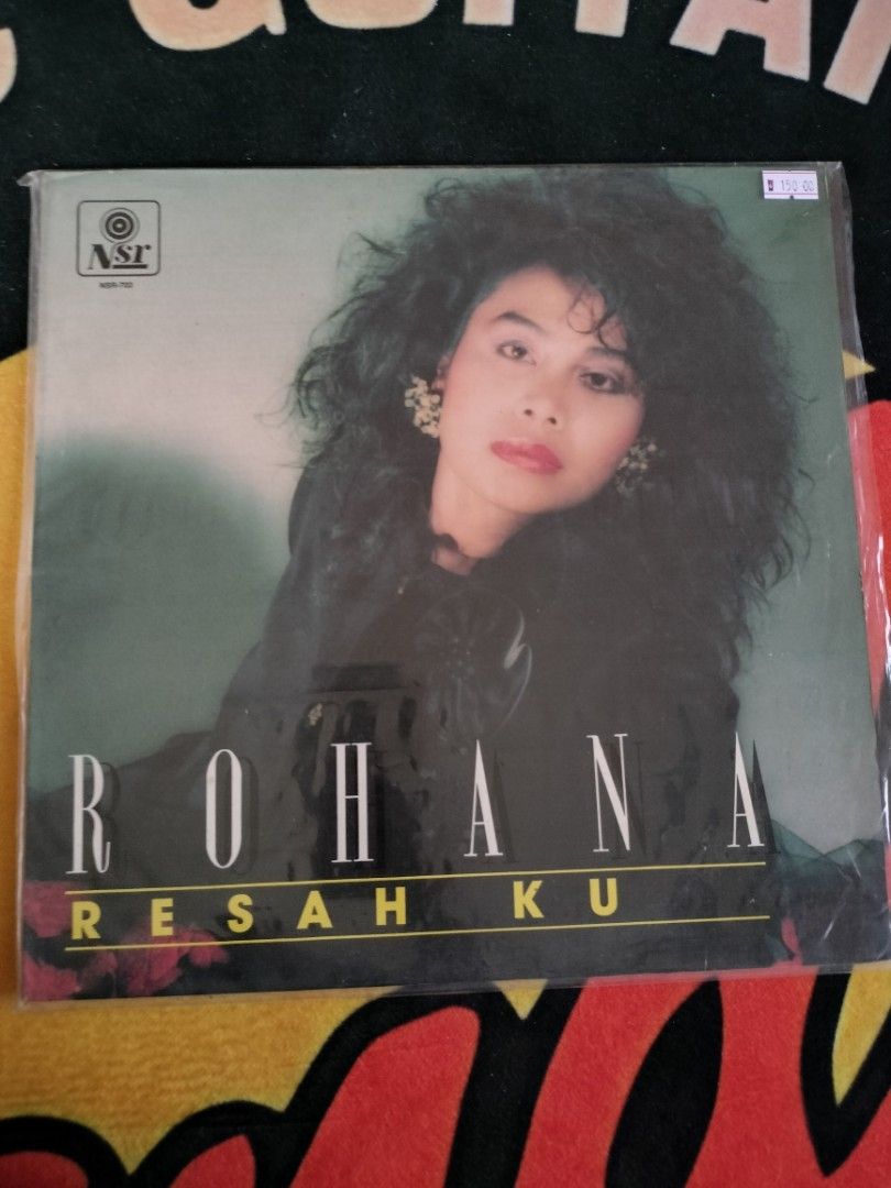 LP Records Piring Hitam, Hobbies & Toys, Music & Media, Vinyls on Carousell