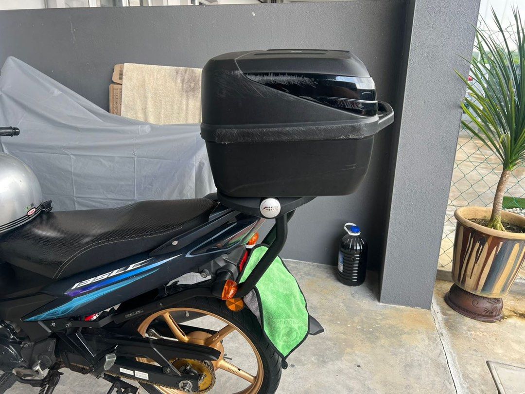 Monorack J & Box Givi 32L for sell, Motorbikes on Carousell