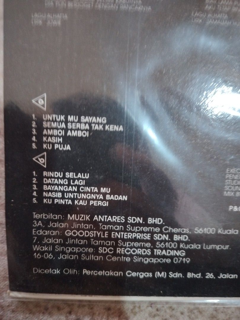 Piring hitam Melayu Puteri Ayu, Hobbies & Toys, Music & Media, Vinyls ...