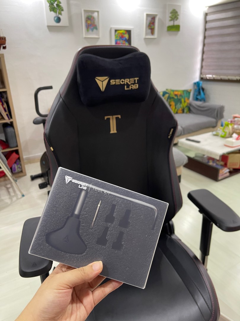 Secret lab Titan Evo 2022 XL, Furniture & Home Living, Furniture ...