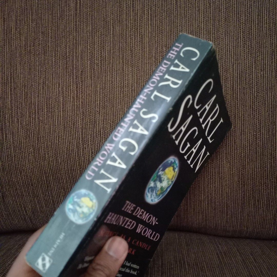 The Demon Haunted World Carl Sagan Original, Buku & Alat Tulis, Buku di ...