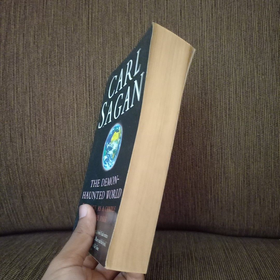 The Demon Haunted World Carl Sagan Original, Buku & Alat Tulis, Buku di ...