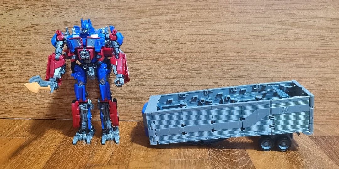 Transformers Studio series SS 35 Jetfire and Incompleted SS 44 Optimus ...