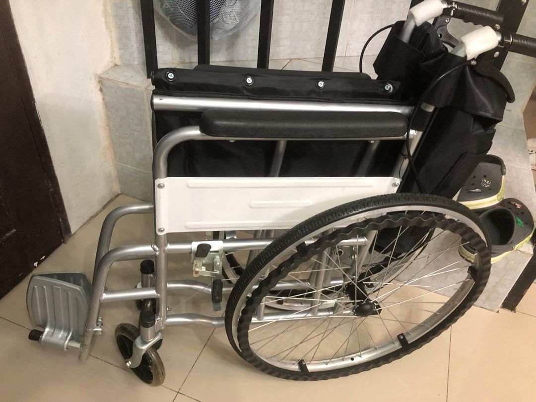 Wheelchair with hand brake, Health & Nutrition, Assistive ...