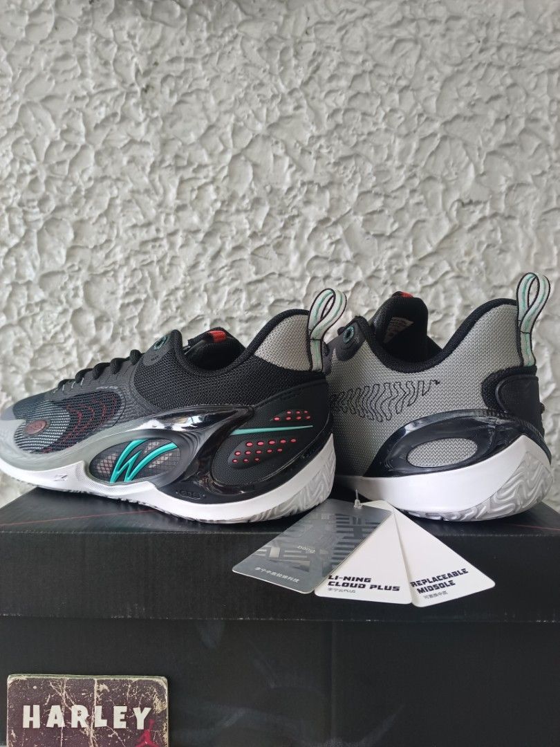 Wow 808 3 Dark Flow, Men's Fashion, Footwear, Sneakers on Carousell