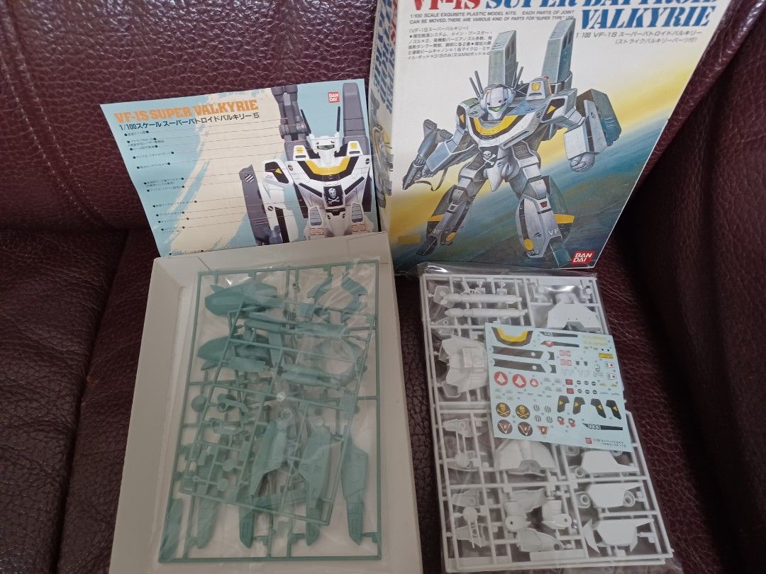 Brand new Super Valkyrie VF-1S plastic model kit 1:100 scale ...