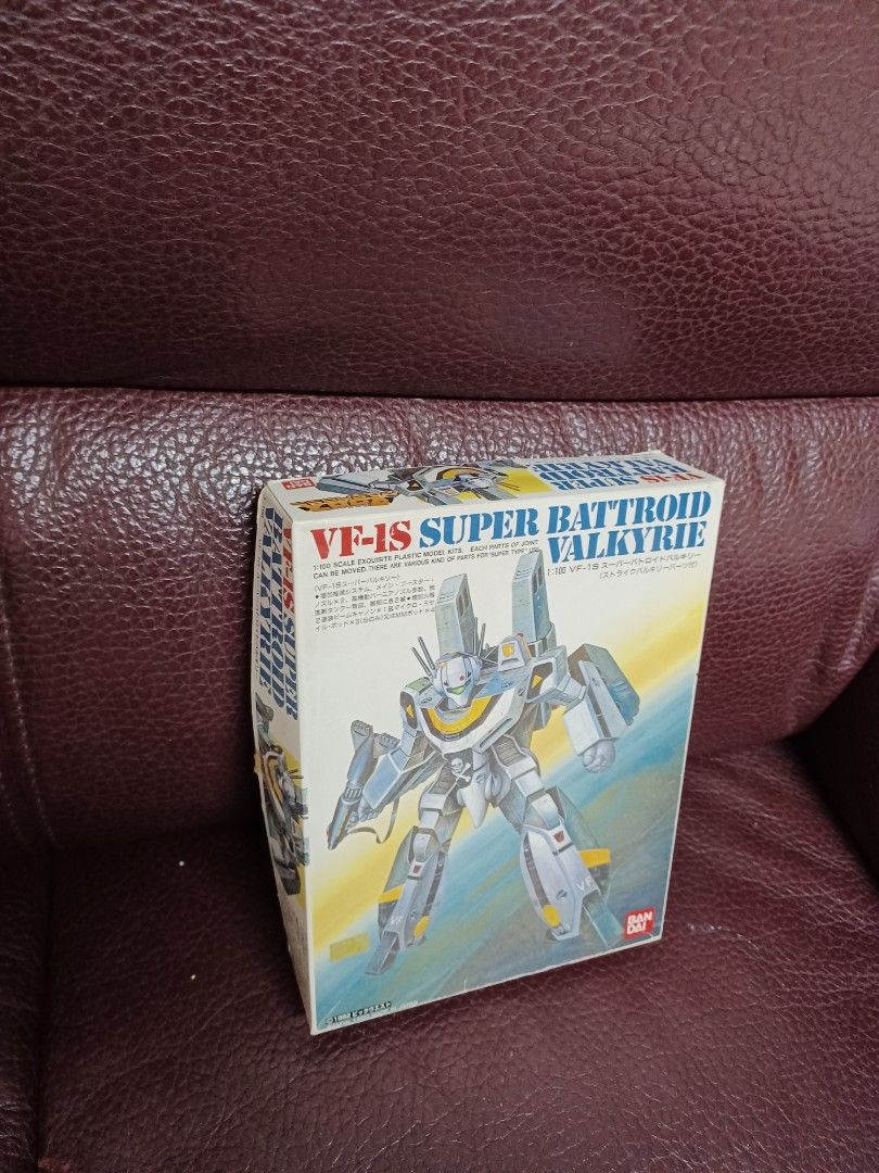 Brand new Super Valkyrie VF-1S plastic model kit 1:100 scale ...
