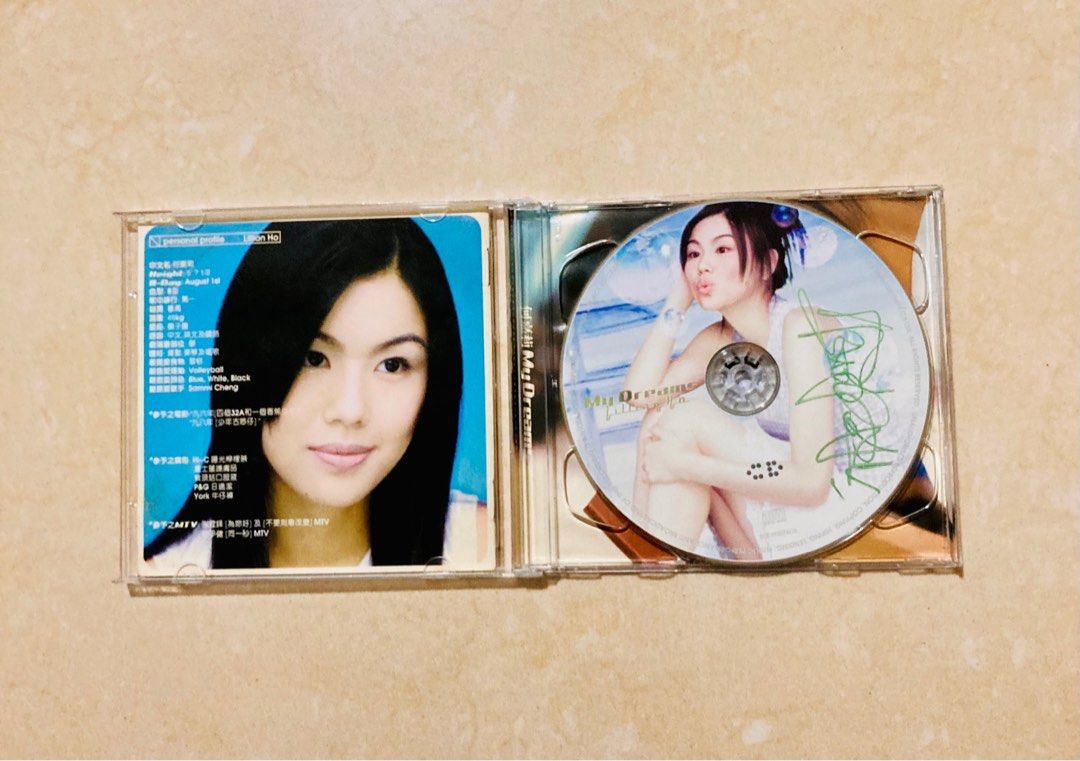 「原裝正版」何嘉莉 CD+VCD｜My Dreams @1998 飛圖（封面及CD親筆簽名）, 興趣及遊戲, 音樂、樂器 & 配件, 音樂與媒體 - CD 及 DVD - Carousell