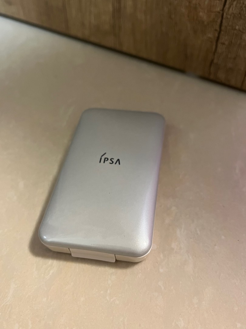 日本品牌 Ipsa 三色遮瑕膏 黑眼圈 粉底膏 連化妝掃鏡盒, 手提電話, 其他裝置 - Carousell