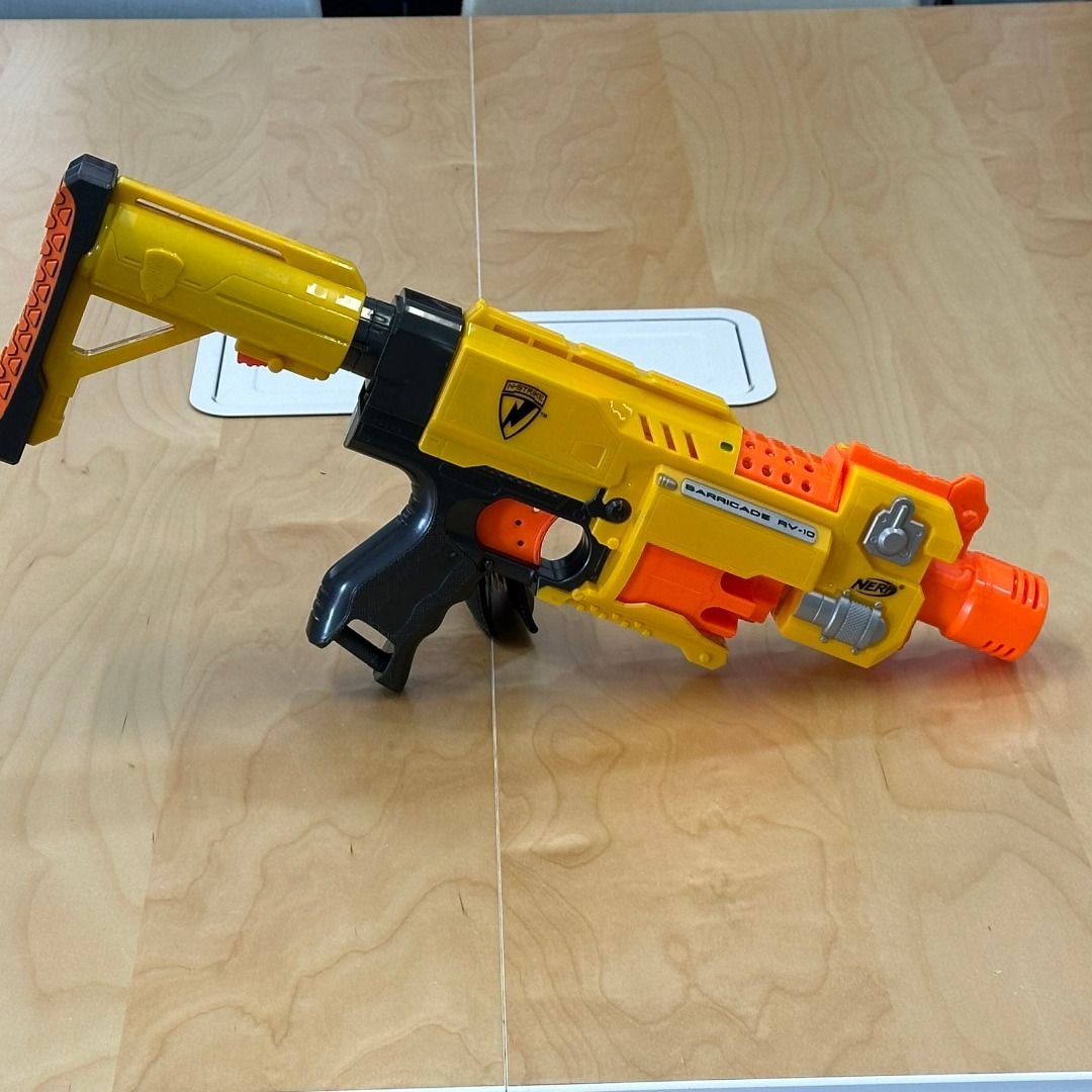 [絕版] NERF 電動 Barricade RV-10, 興趣及遊戲, 玩具 & 遊戲類 - Carousell