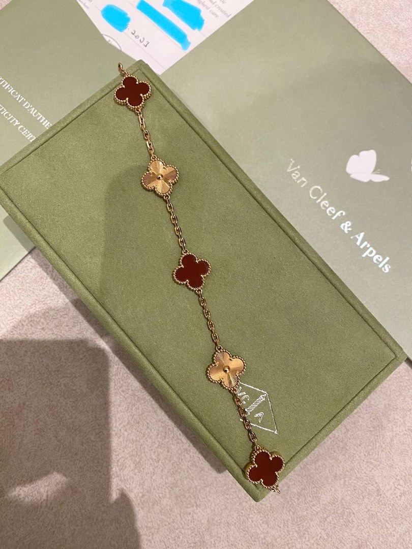 (SOLD)(BRAND NEW) 2023 VCA VAN CLEEF & ARPELS VINTAGE ALHAMBRA BRACELET ...
