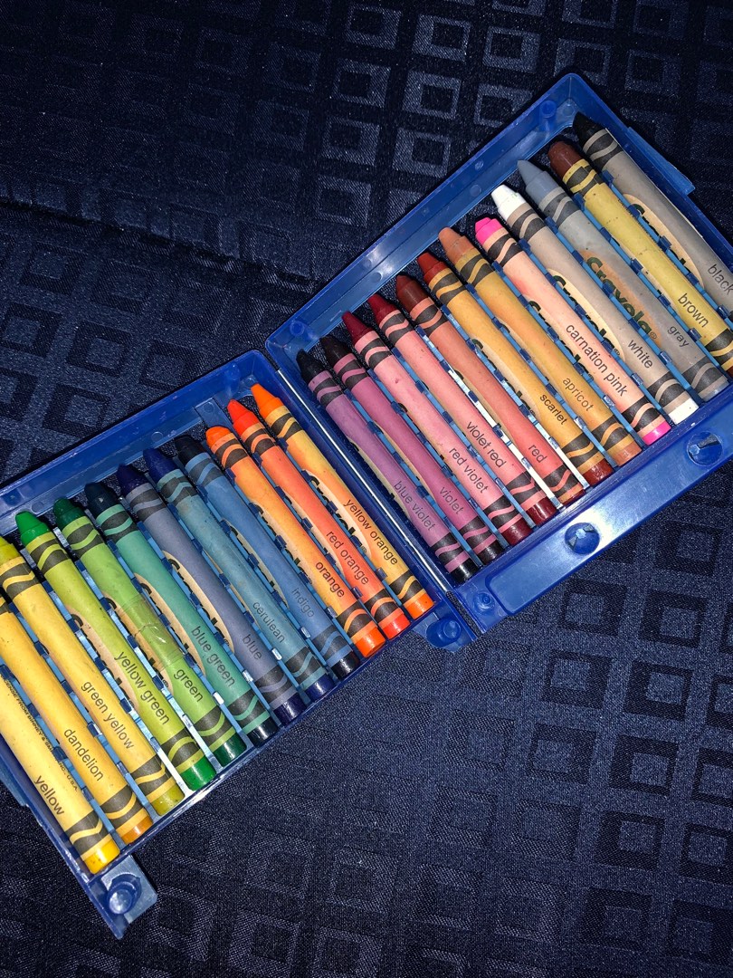 Crayola 24 Crayons w/ Plastic Container, Hobbies & Toys, Stationary ...