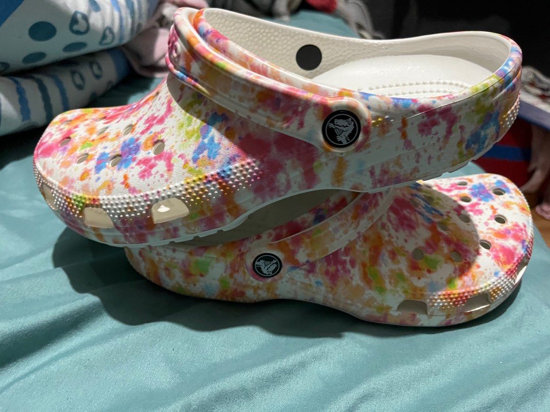 Crocs Classic Tye Die Clog M8 W10, Men's Fashion, Footwear, Slippers ...
