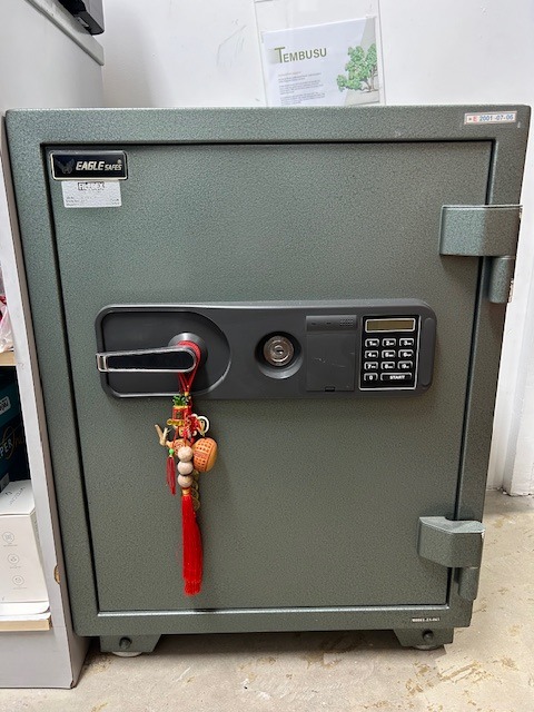 Eagle safe, Furniture & Home Living, Security & Locks, Safe on Carousell