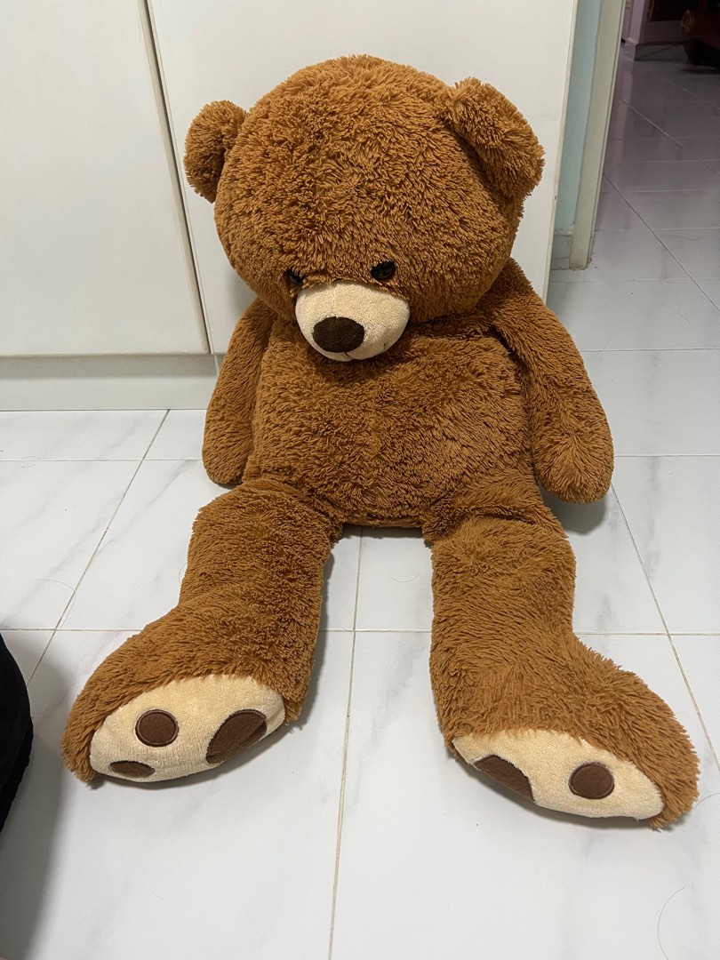 Giant 1m teddy bear, Hobbies & Toys, Toys & Games on Carousell