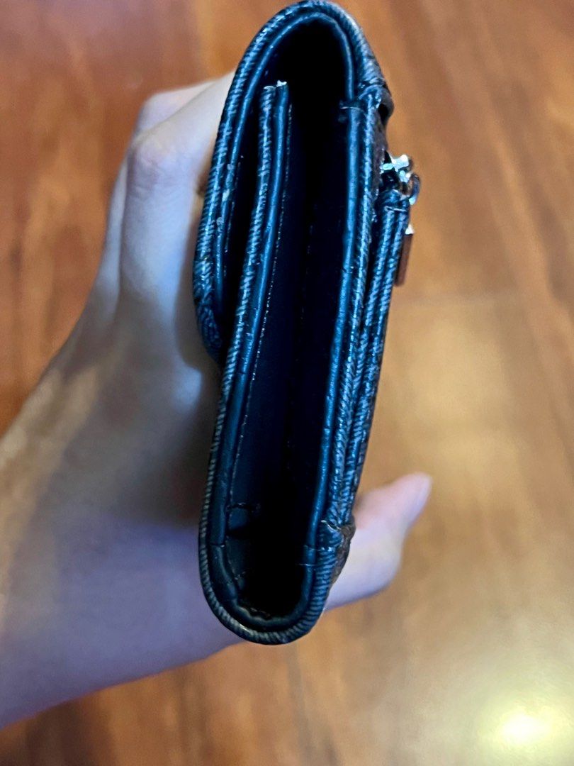 Guess wallet, Women's Fashion, Bags & Wallets, Wallets & Card holders ...