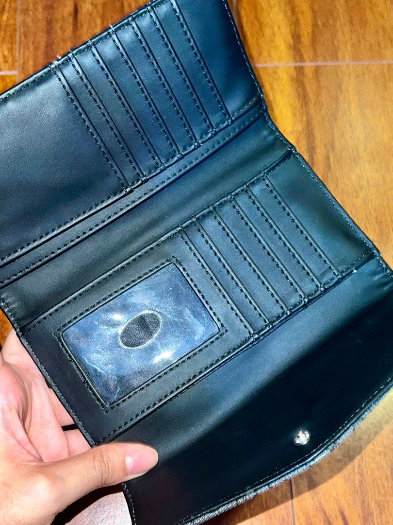 Guess wallet, Women's Fashion, Bags & Wallets, Wallets & Card holders ...