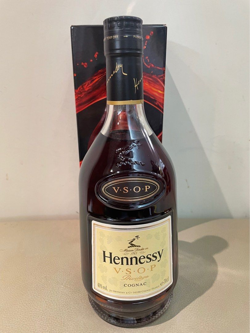 Hennessy VSOP 700ml 有盒, 嘢食 & 嘢飲, 酒精飲料 - Carousell