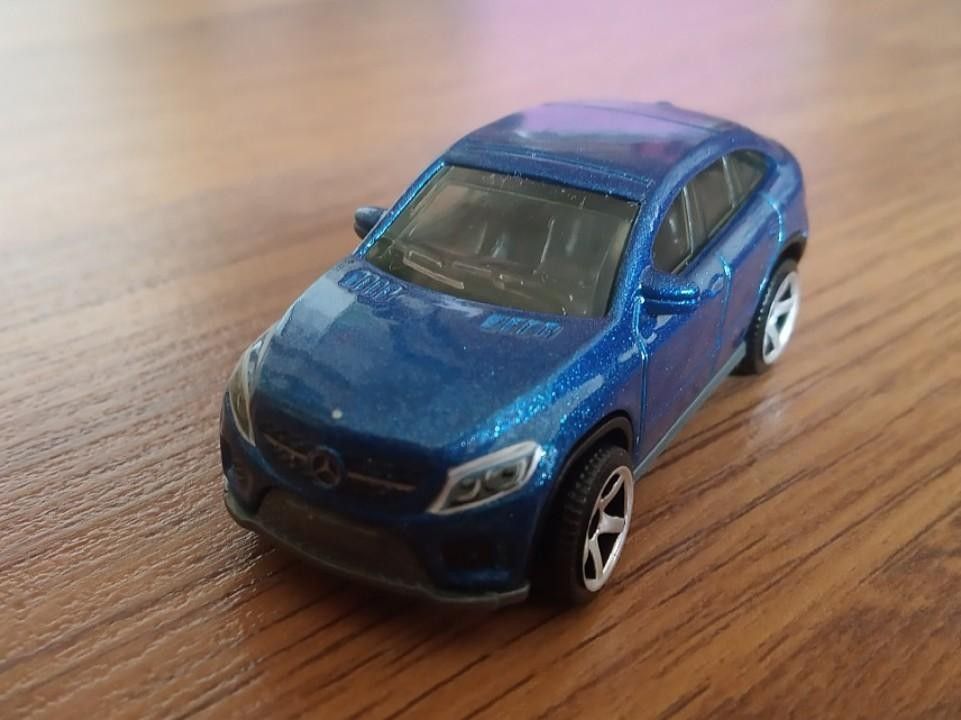 Matchbox 2019 5 Pack GBJ75 Auto Bahn Express MB1092 '15 Mercedes-Benz ...