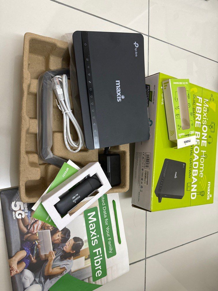 Maxis router with 4G dongle, Computers & Tech, Parts & Accessories, Networking on Carousell