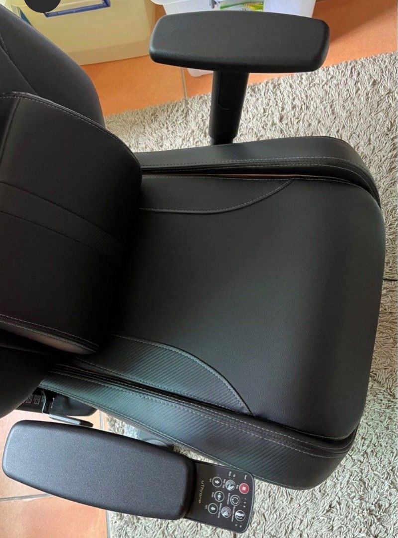 Osim uthrone Gaming Office Chair, Furniture & Home Living, Furniture ...