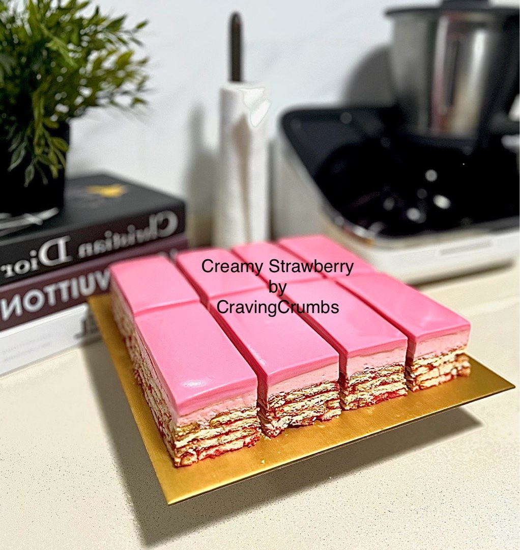 *Pre-Order* Creamy Strawberry Kek Batik Indulgence, Food & Drinks ...