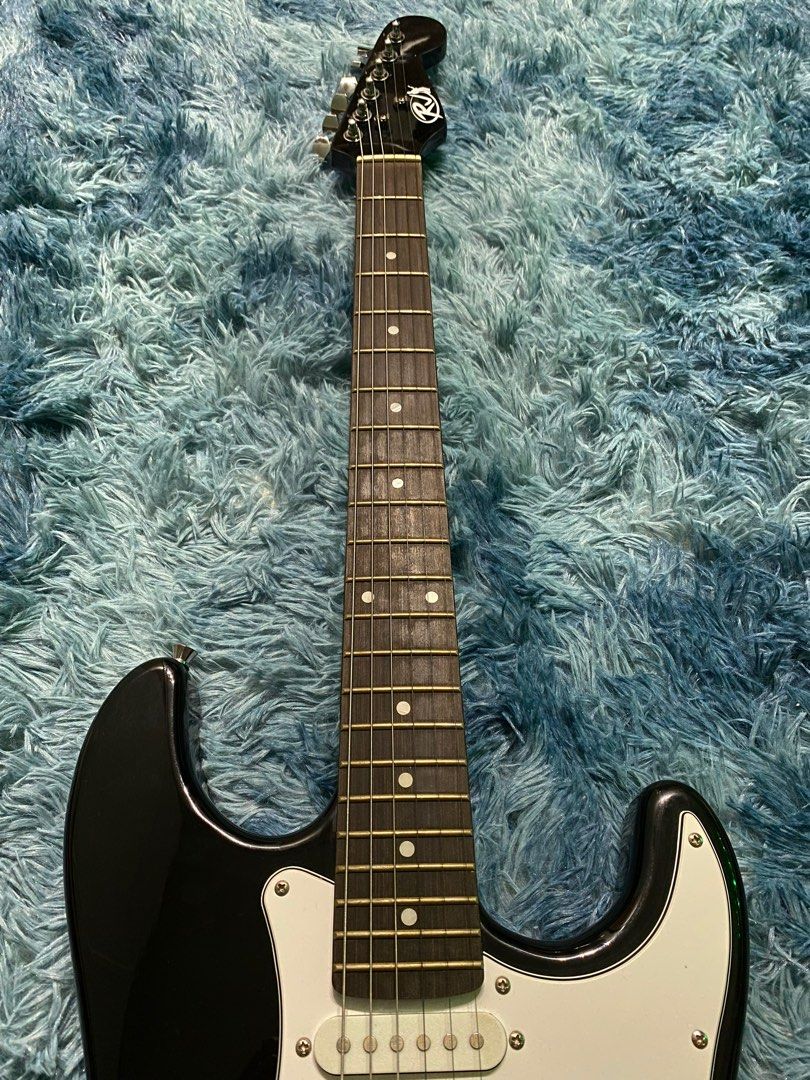 RJ Skycaster Electric Guitar with MacSmith 10 watts Amplfier, Hobbies ...