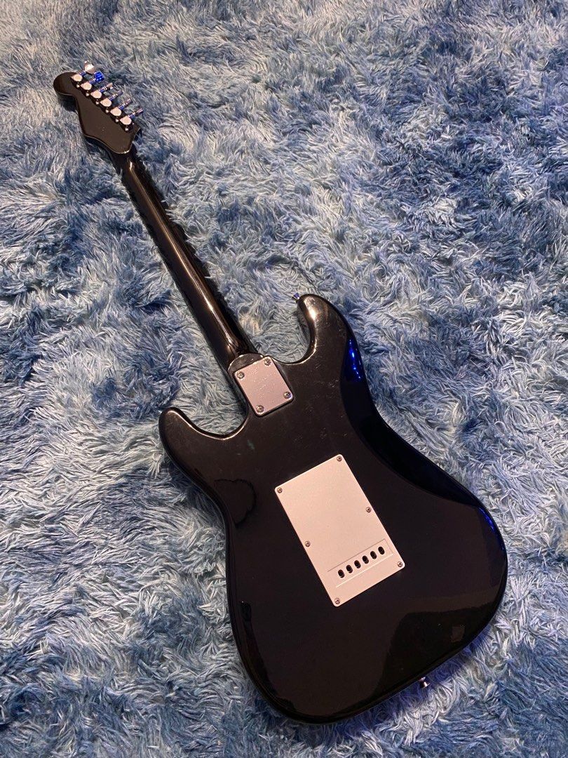 RJ Skycaster Electric Guitar with MacSmith 10 watts Amplfier, Hobbies ...