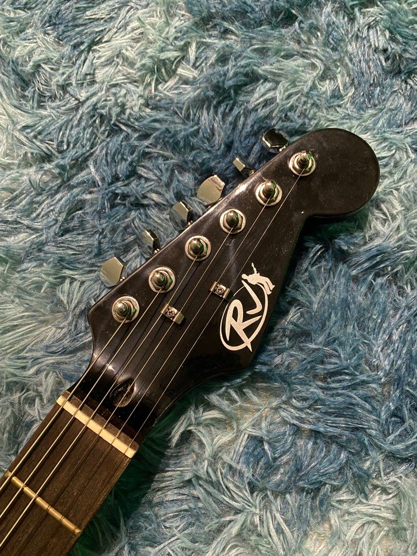 RJ Skycaster Electric Guitar with MacSmith 10 watts Amplfier, Hobbies ...