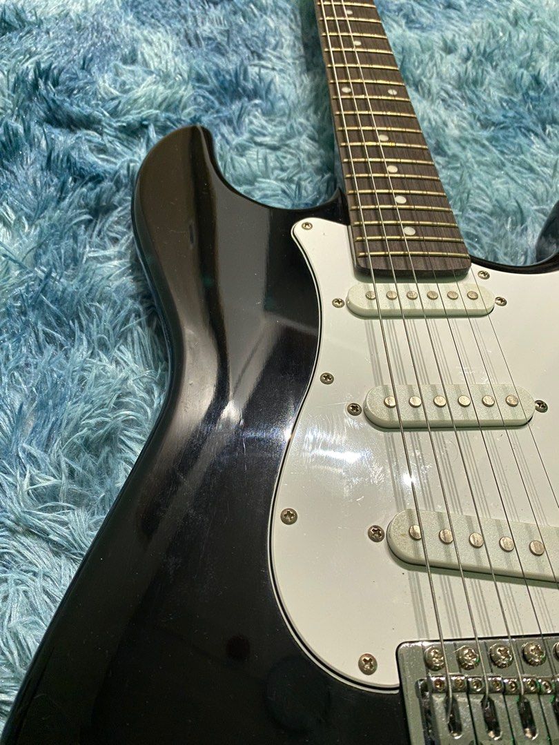 RJ Skycaster Electric Guitar with MacSmith 10 watts Amplfier, Hobbies ...