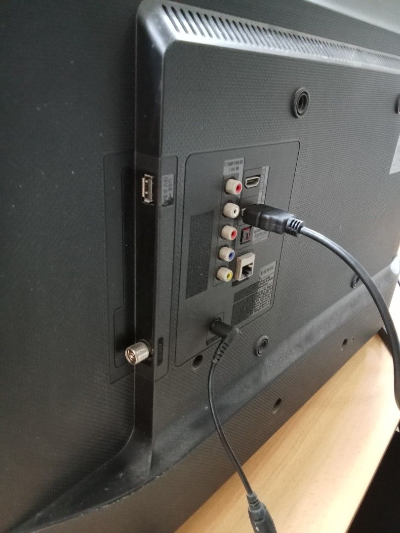 Samsung 32" hd Smart TV UA32J4303ak, TV & Home Appliances, TV ...